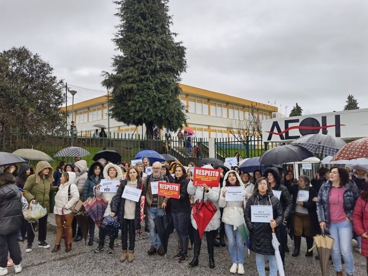 Professores do AEOH voltam a fazer greve. “Declaração, urbi et orbi, do ...