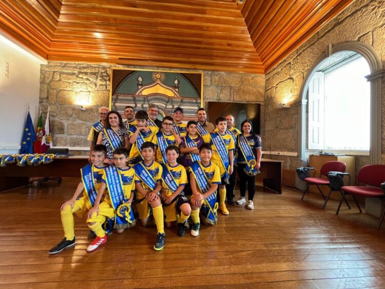 Bicampeões distritais de Futsal Sub11 da ARCED foram recebidos na ...