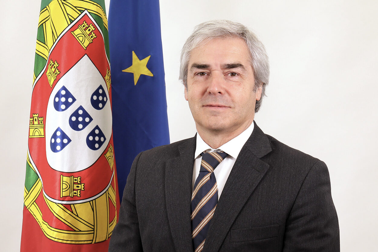 Ministro da Defesa entrega medalhas a antigos combatentes do Ultramar ...